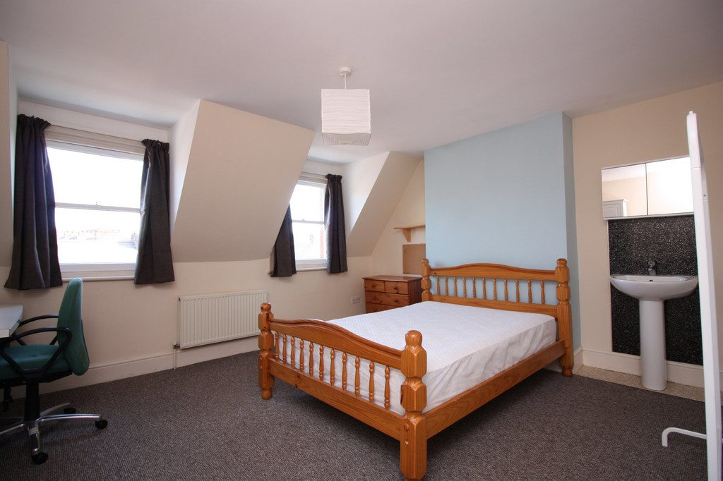 6 bed student house to rent on Howell Road, Exeter, EX4 4LZ | StuRents