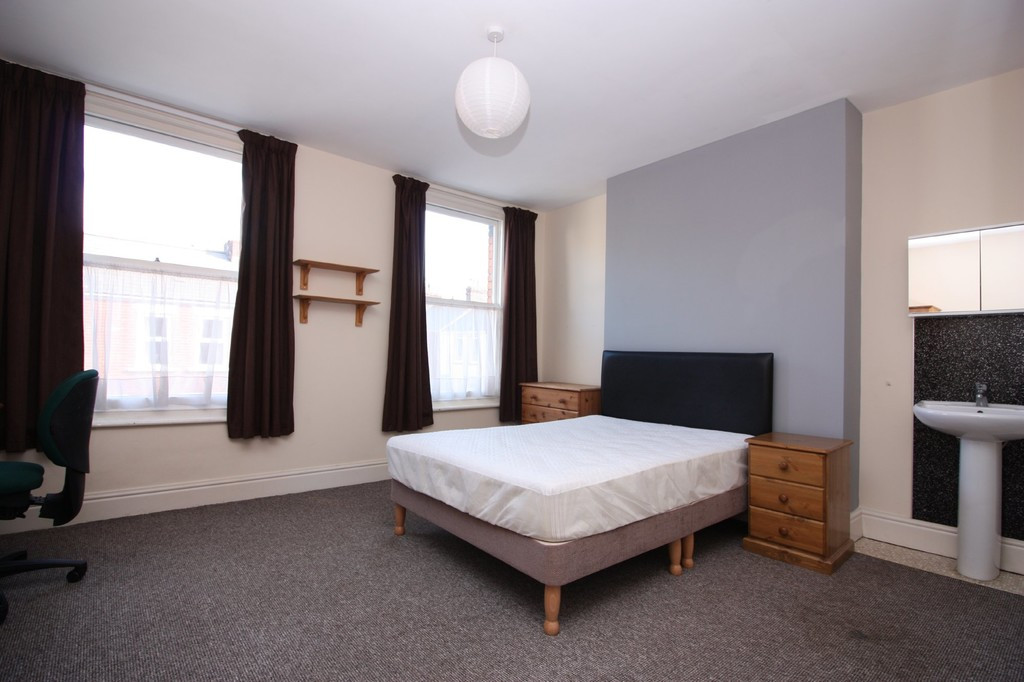 6 bed student house to rent on Howell Road, Exeter, EX4 4LZ | StuRents