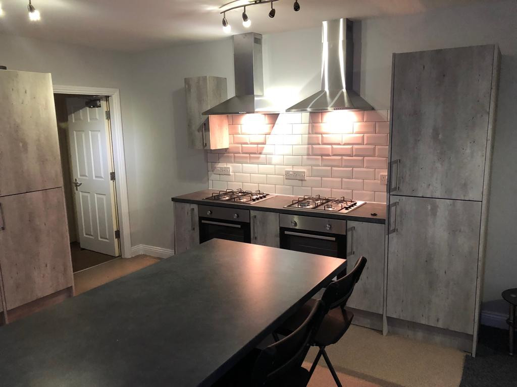 9 bed student house to rent on Beverley Road, Hull, HU5 1LT | StuRents