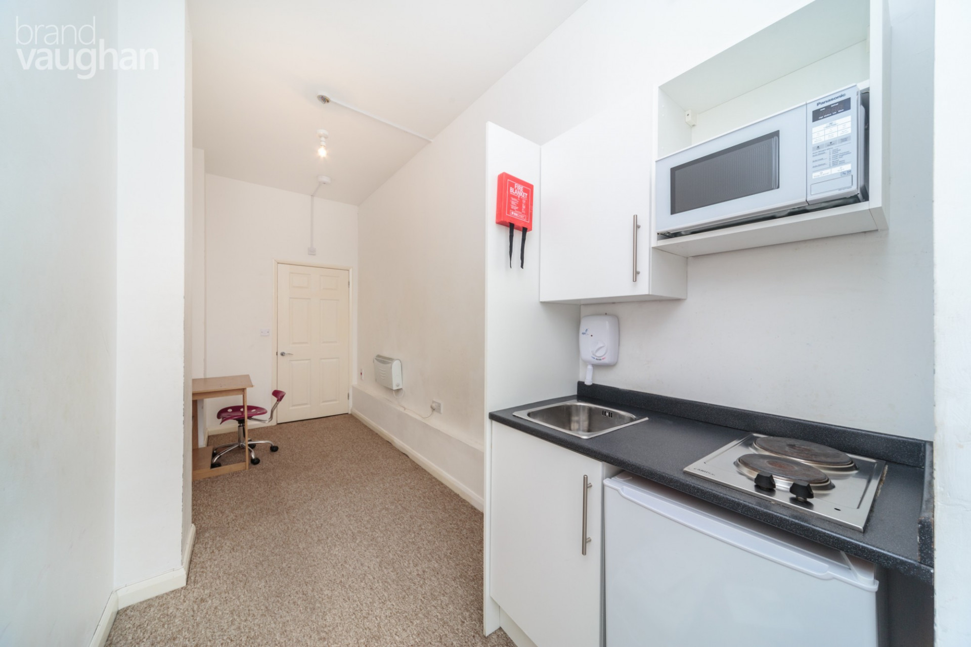 Student studio flat to rent on George Street, Brighton, BN2 1RJ | StuRents