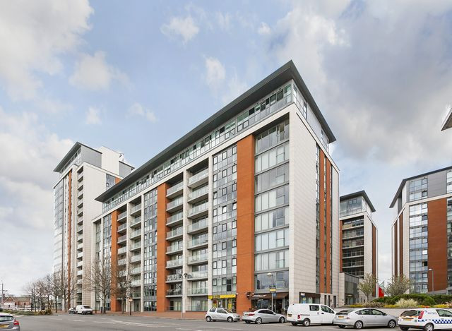 1 bed student house to rent on Adriatic Apartments, London, E16 1BS ...