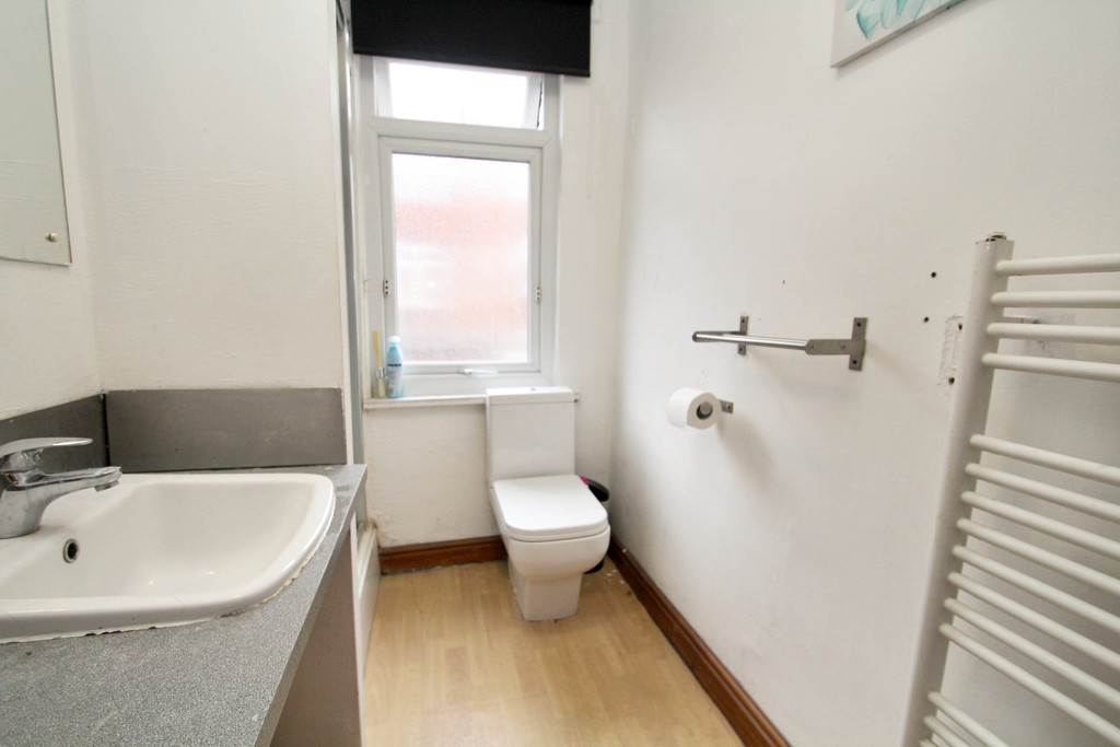 8 bed student house to rent on Manor Drive, Leeds, LS6 1DD | StuRents