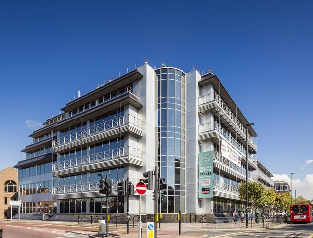 Student studio flat to rent on Trinity Square, Hounslow, TW3 3GE | StuRents