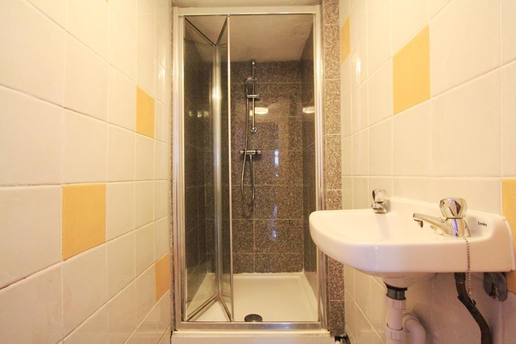 7 bed student house to rent on Woodville Road, Cardiff, CF24 4DW | StuRents