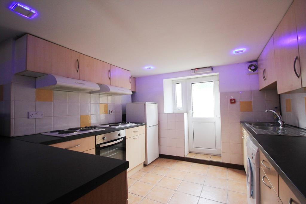 7 bed student house to rent on Woodville Road, Cardiff, CF24 4DW | StuRents