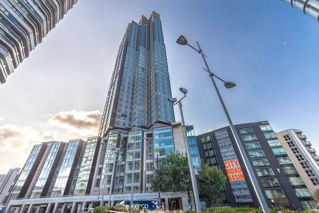 Student studio flat to rent on Carrara Tower, London, EC1V 2AD | StuRents