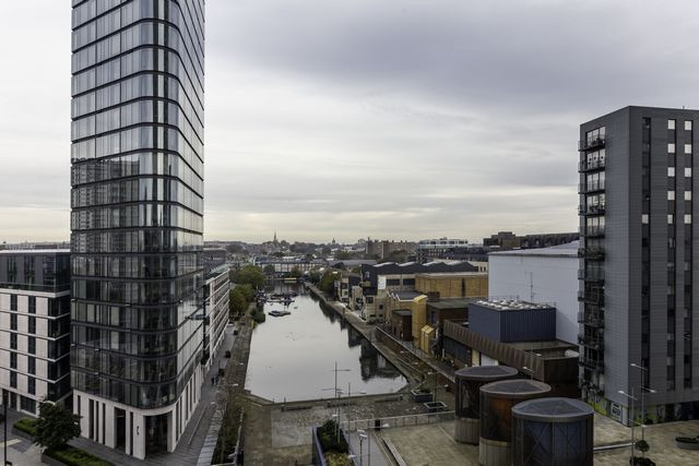 Student studio flat to rent on Carrara Tower, London, EC1V 2AD | StuRents