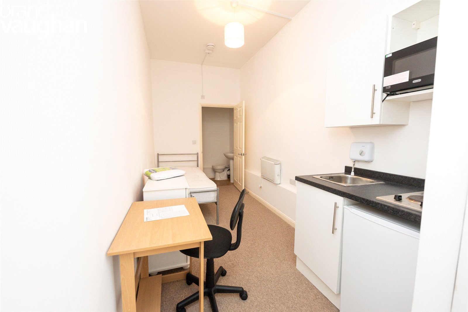 Student studio flat to rent on George Street, Brighton, BN2 1RJ | StuRents