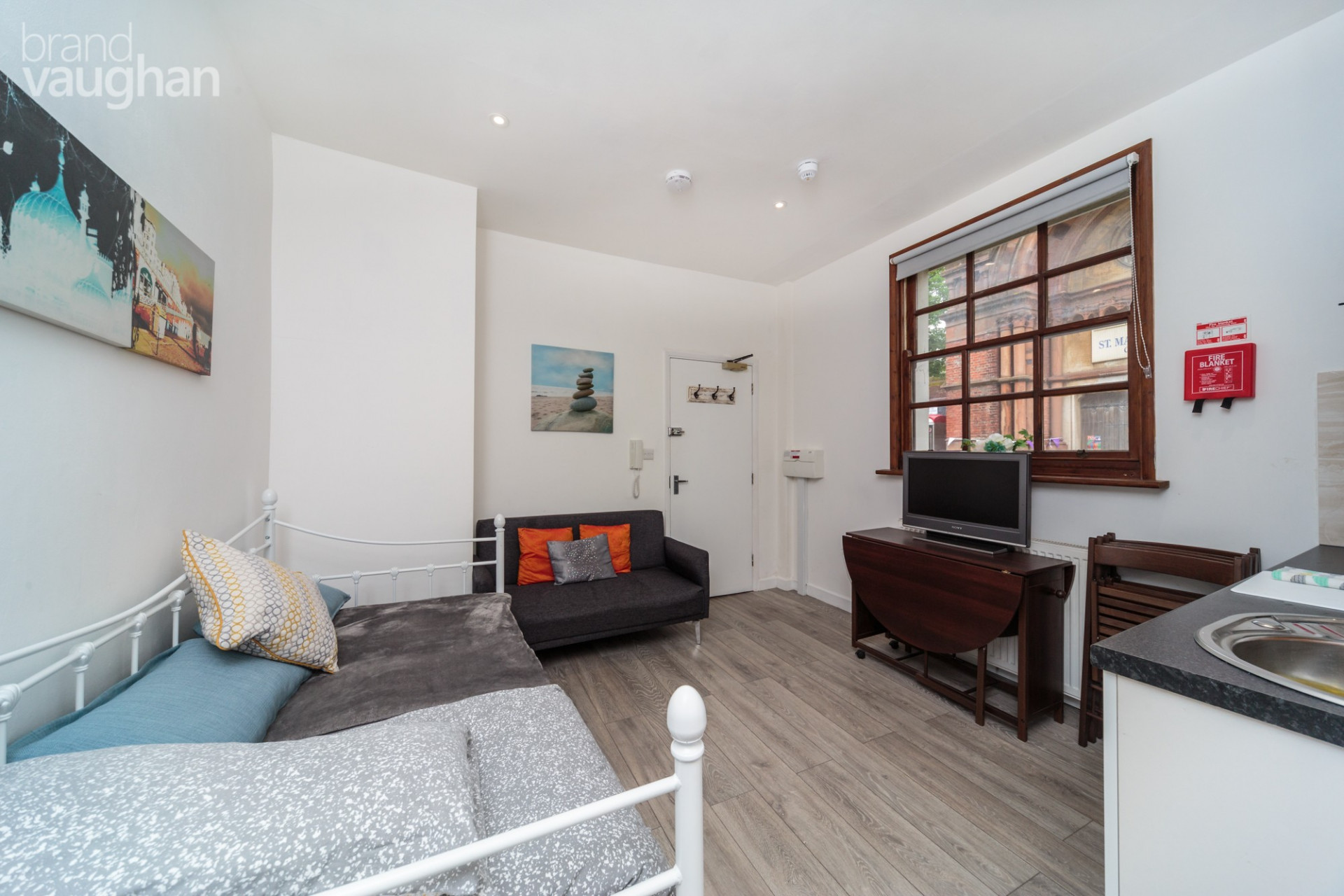 Student studio flat to rent on St James Street, Brighton, BN2 1PJ | StuRents