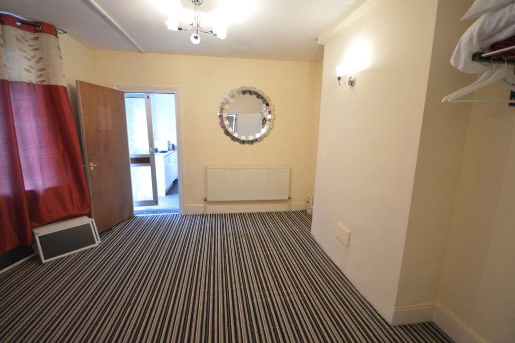 6 bed student house to rent on Clova Road, London, E7 9AH | StuRents