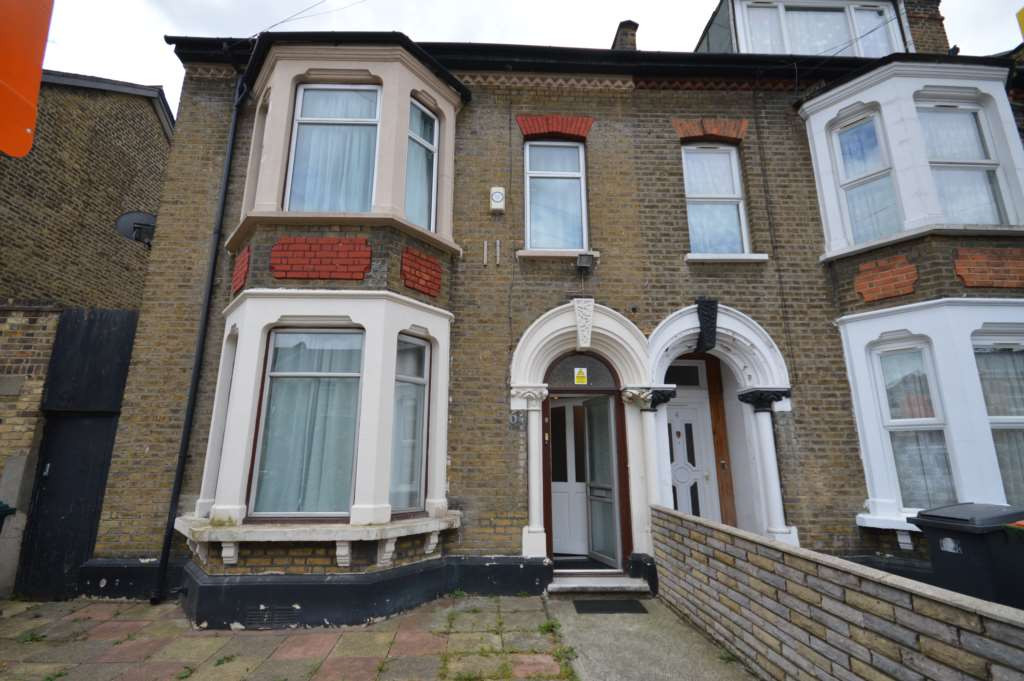 6 bed student house to rent on Clova Road, London, E7 9AH | StuRents