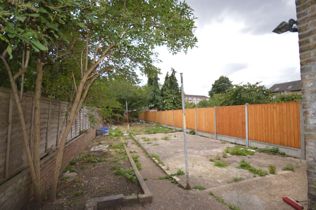 6 bed student house to rent on Clova Road, London, E7 9AH | StuRents