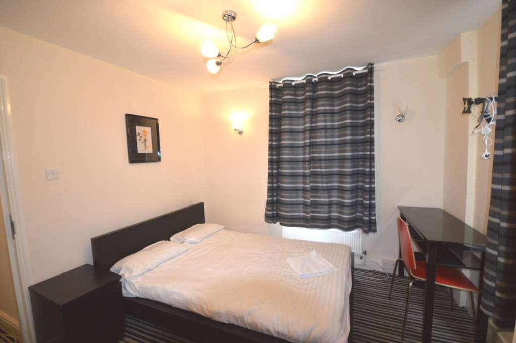 6 bed accommodation in London - Clova Road - StuRents