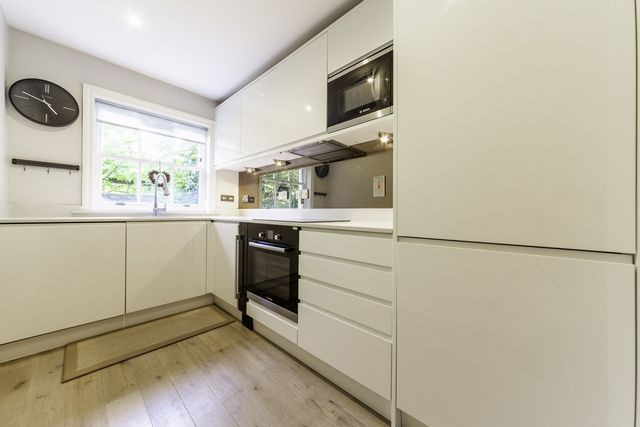 2 bed student house to rent on 56 Millbank, London, SW1P 4RL | StuRents