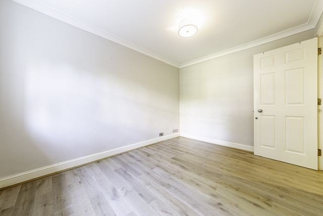 2 bed student house to rent on 56 Millbank, London, SW1P 4RL | StuRents