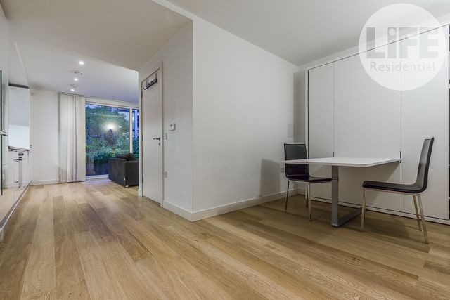 Student studio flat to rent on Cardinal Building, London, UB3 4FD ...