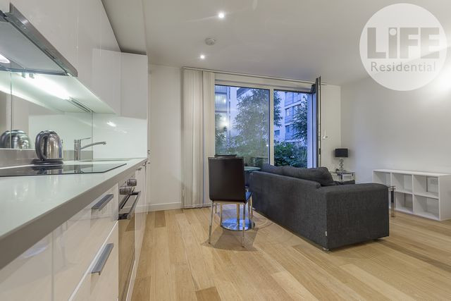 Student studio flat to rent on Cardinal Building, London, UB3 4FD ...