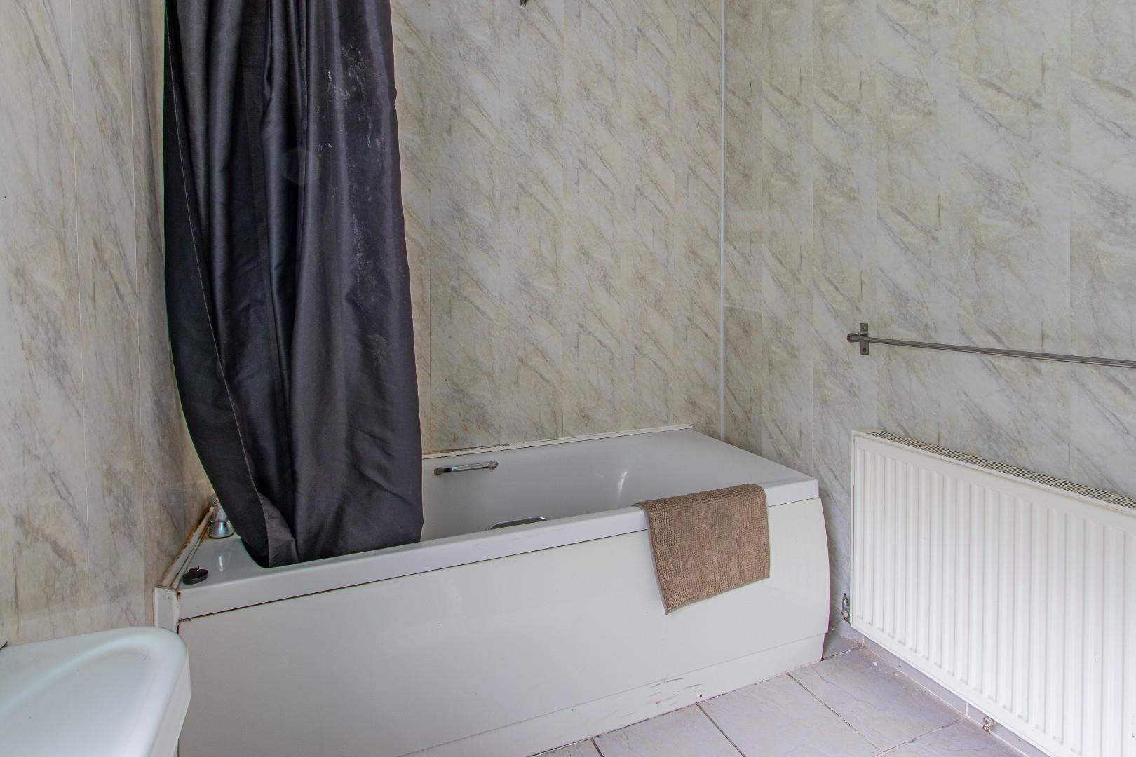 4 bed student house to rent on Adamsdown Square, Cardiff, CF24 0EZ ...