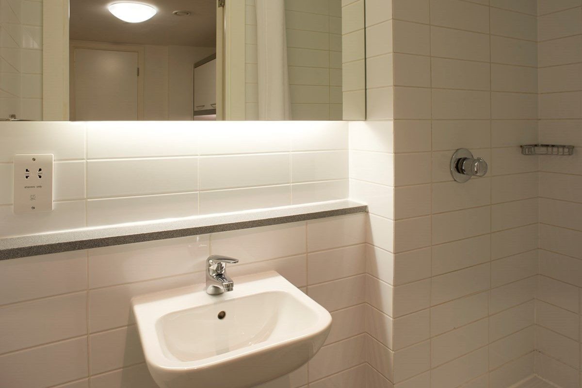 Bronze Studio Mid Level student flat to rent on 9 Frying Pan Alley ...