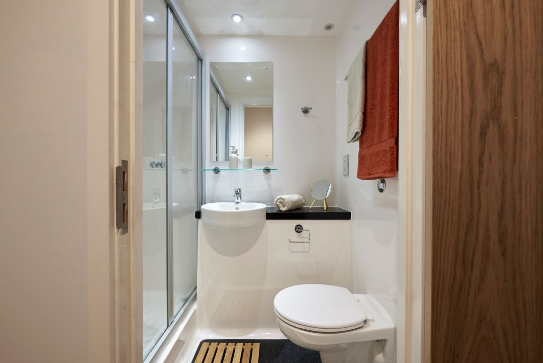 Studio accommodation in Reading - Deluxe Studio, Greyfriars Road - StuRents