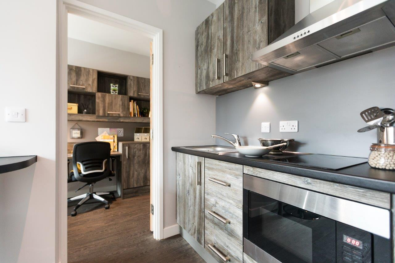 Silver Ensuite student 2 bed flat to rent on Queens Walk, Reading, RG1 ...