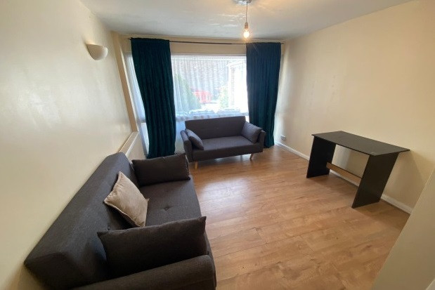 3 bed student house to rent on Guildford Park Avenue, Guildford ...