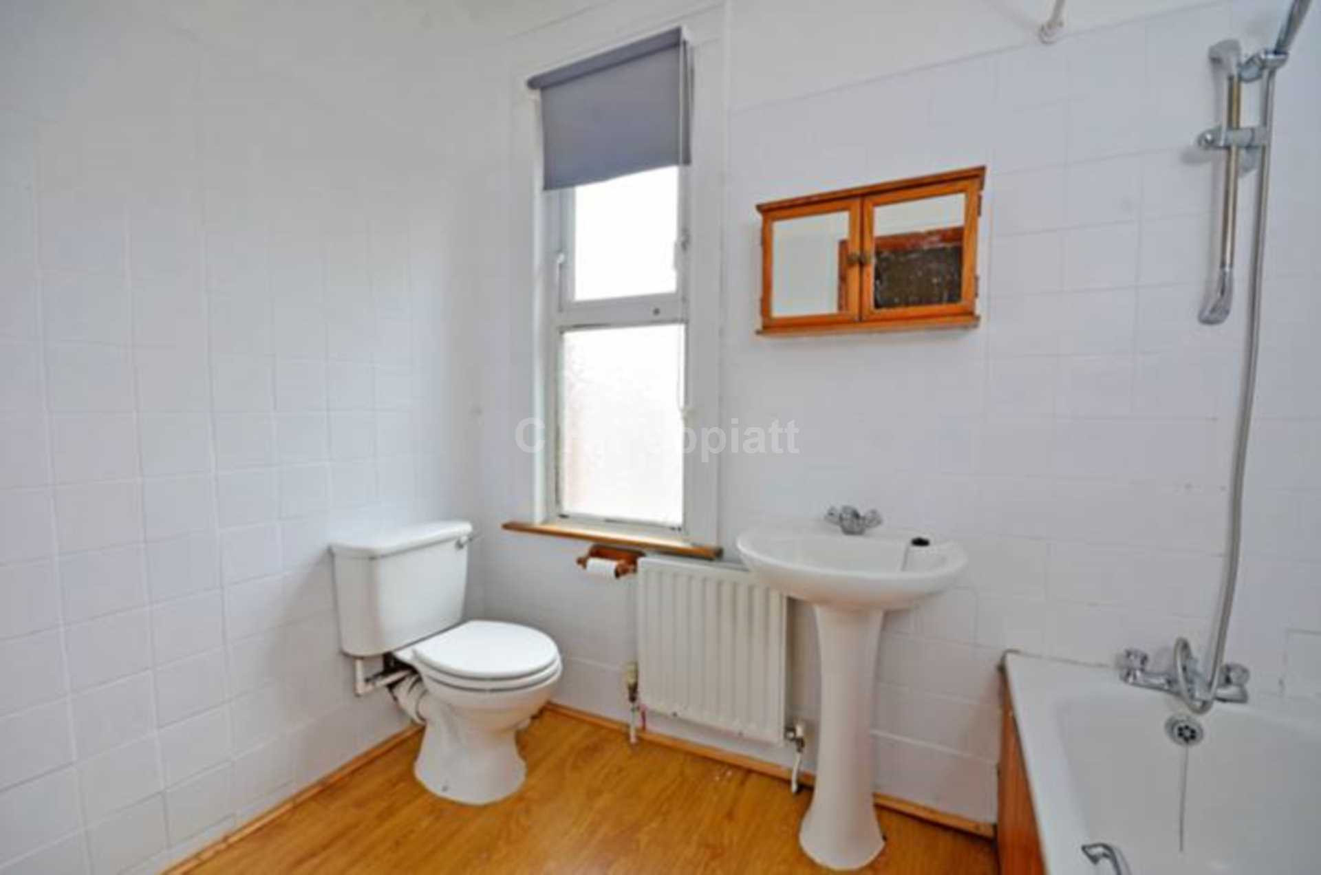 4 bed student house to rent on Dunbar Road, London, N22 5BG | StuRents