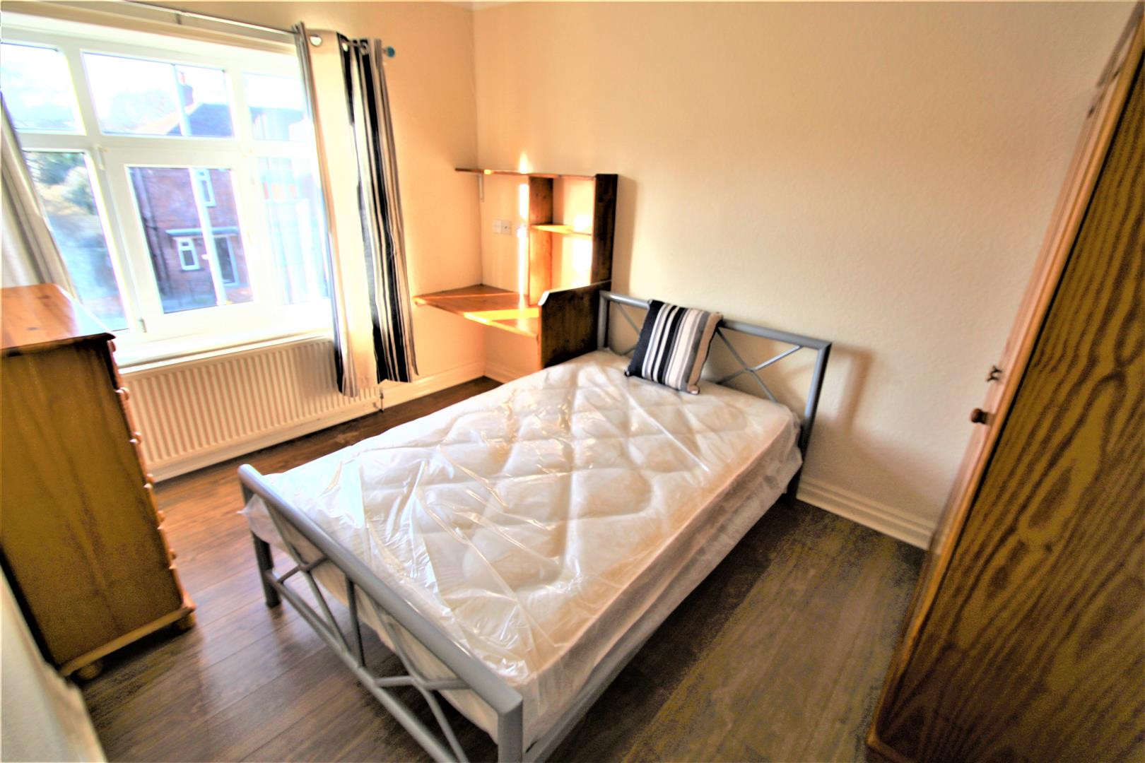 3 bed accommodation in Leeds - Eden Drive (3 Bed) - StuRents