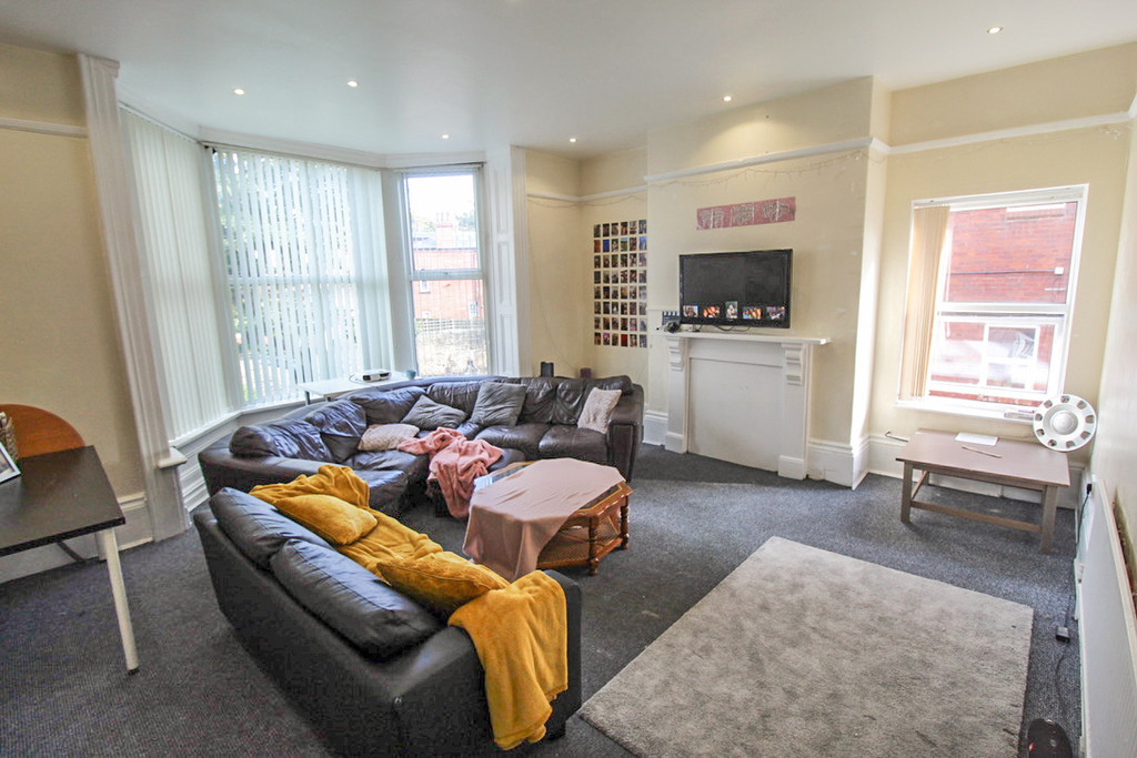 8 bed student house to rent on Cardigan Road, Leeds, LS6 3BJ | StuRents