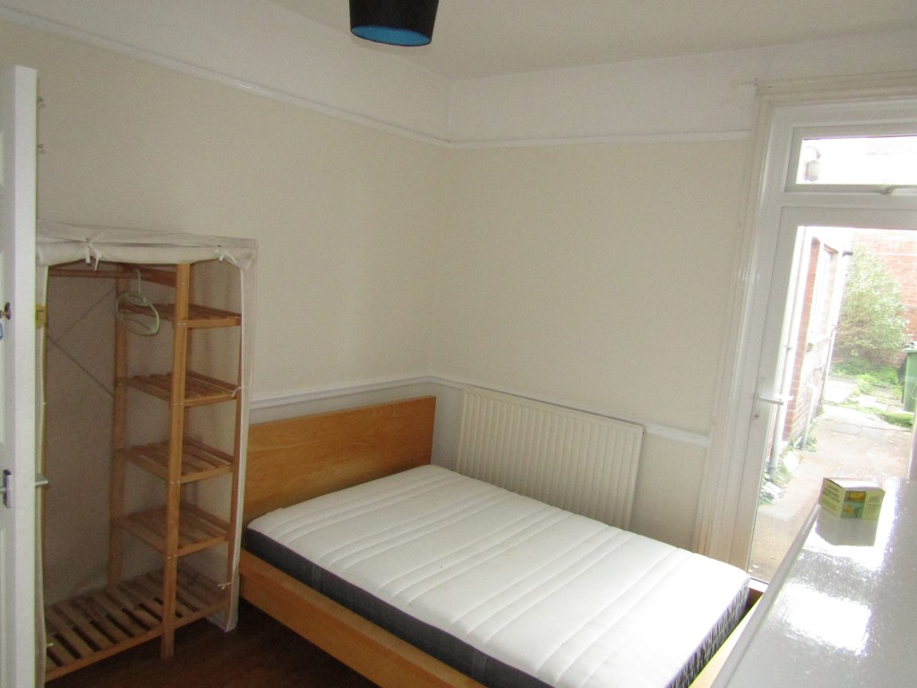 5 bed student house to rent on 106 Magdalen Road, Exeter, EX2 4TX ...