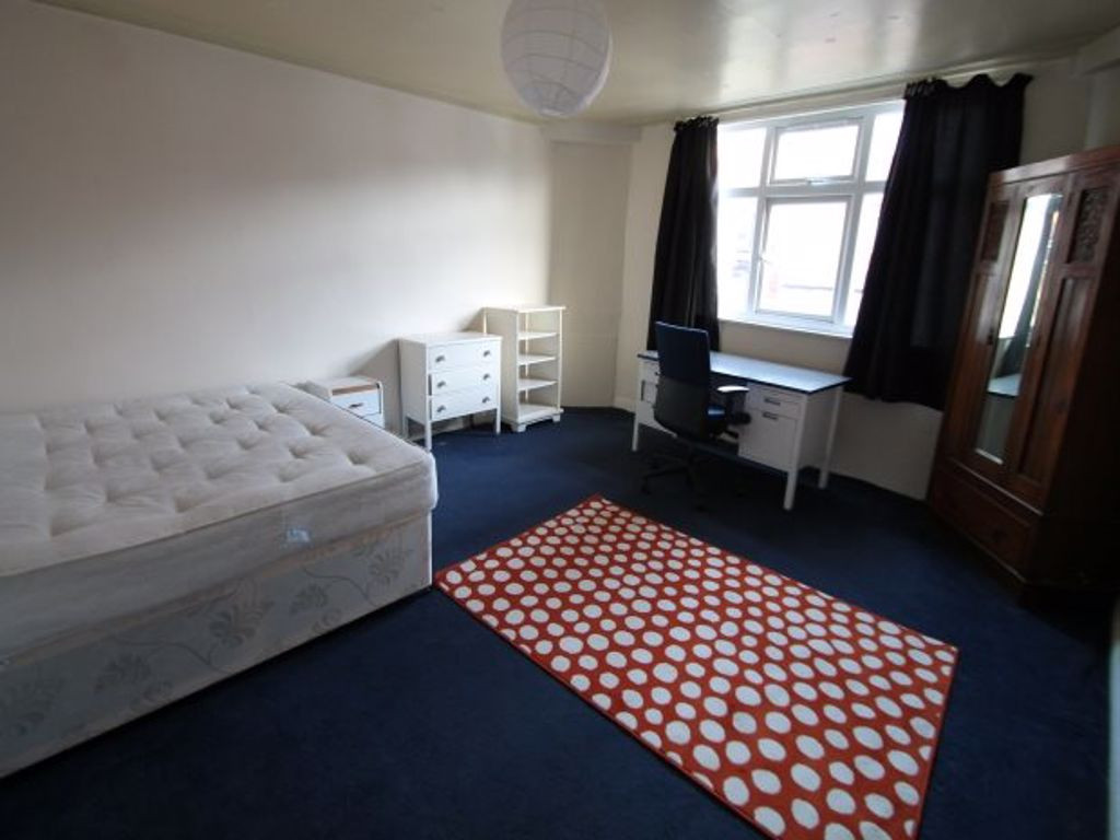 6 bed student house to rent on Manor Drive, Leeds, LS6 1DD | StuRents