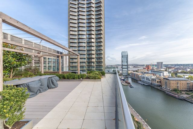 Student studio flat to rent on 10 Park Drive, London, E14 9ZW | StuRents