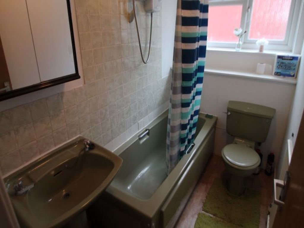 2 bed student house to rent on Well Close Rise, Leeds, LS7 1HT | StuRents