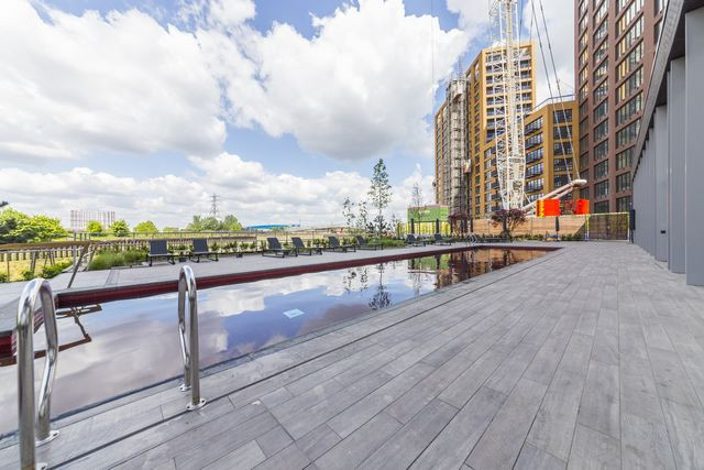 2 bed student house to rent on Bridgewater House, London, E14 0TJ ...