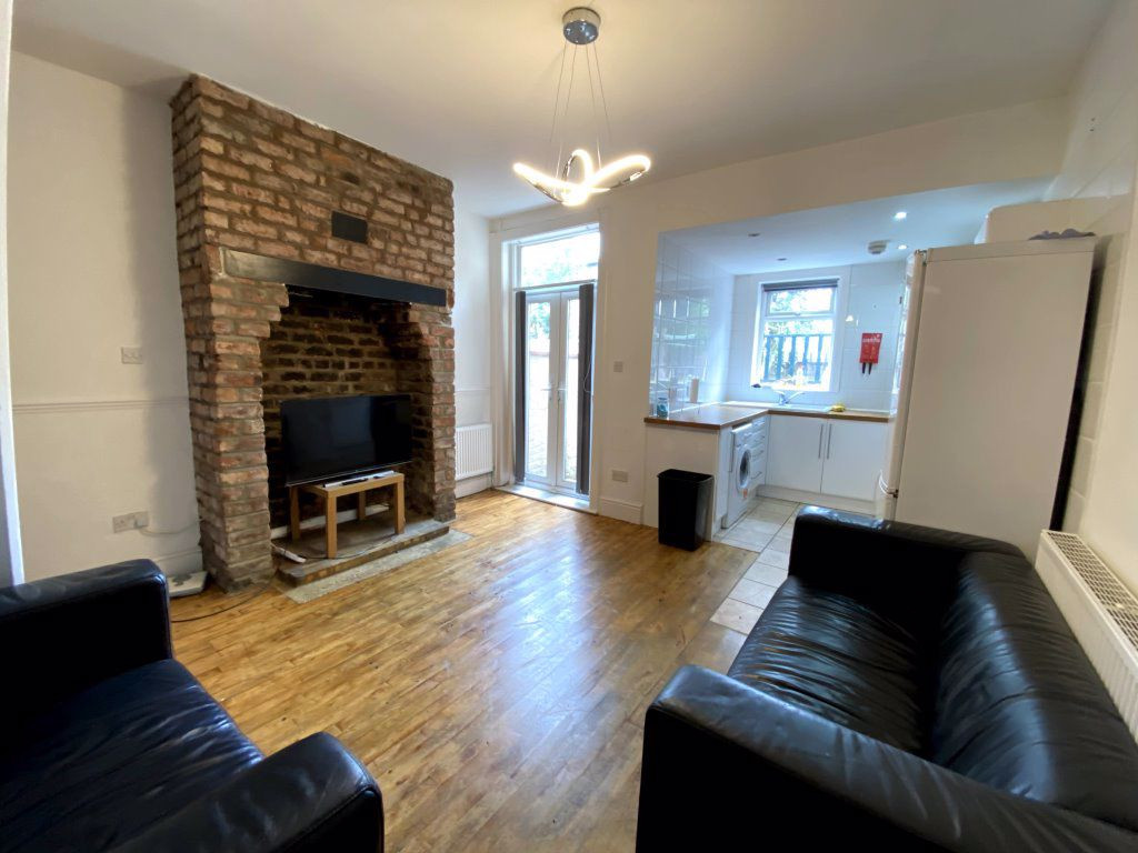 3 bed student house to rent on Kathleen Grove, Manchester, M14 5GY ...