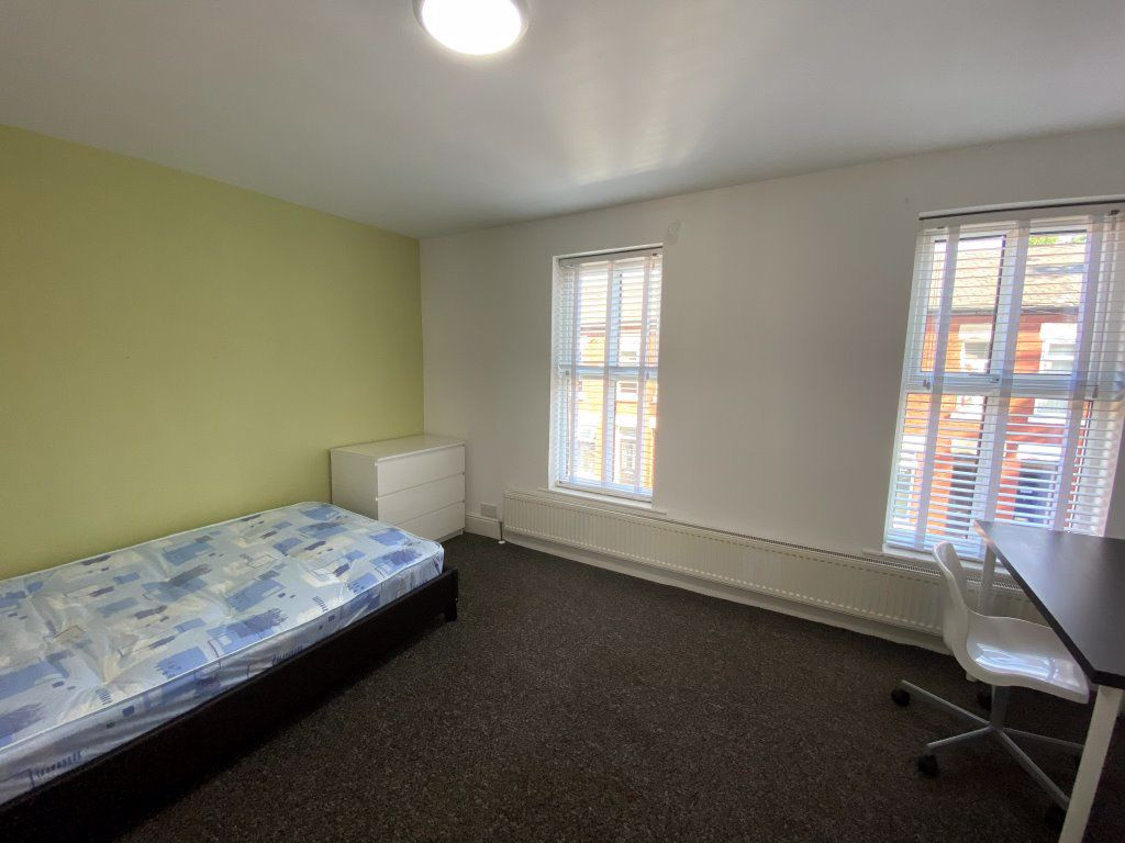 4 bed student house to rent on Kathleen Grove, Manchester, M14 5GY ...