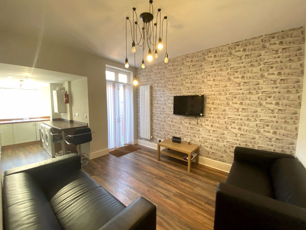 4 bed student house to rent on Kathleen Grove, Manchester, M14 5GY ...