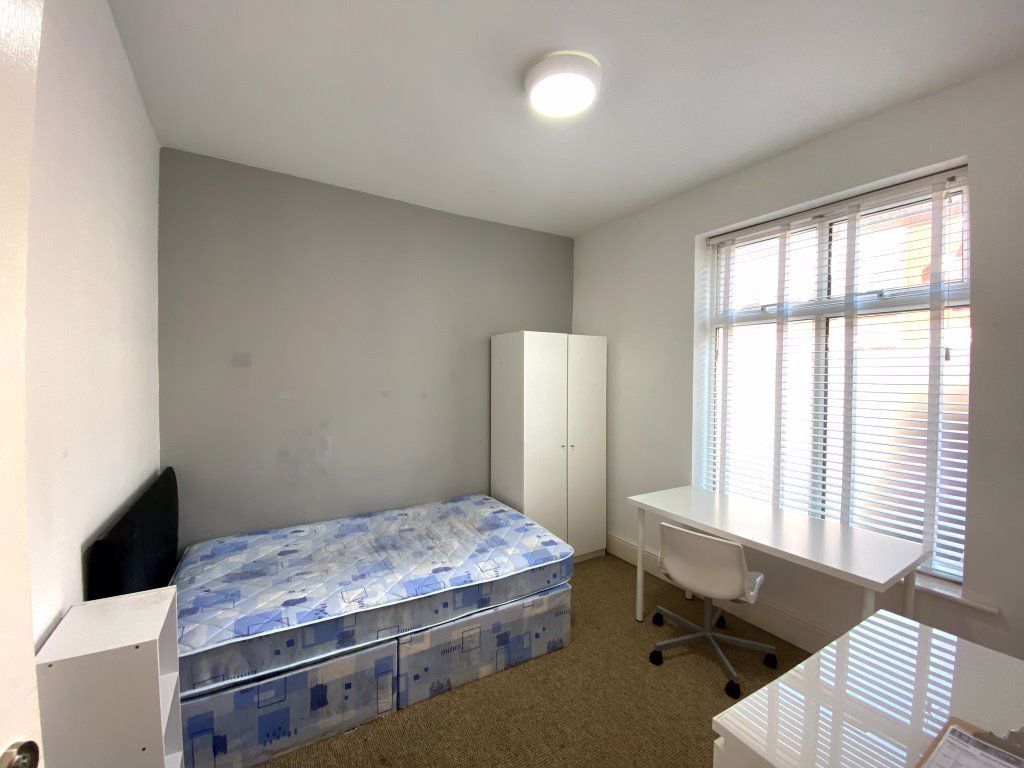 4 bed student house to rent on Kathleen Grove, Manchester, M14 5GY ...