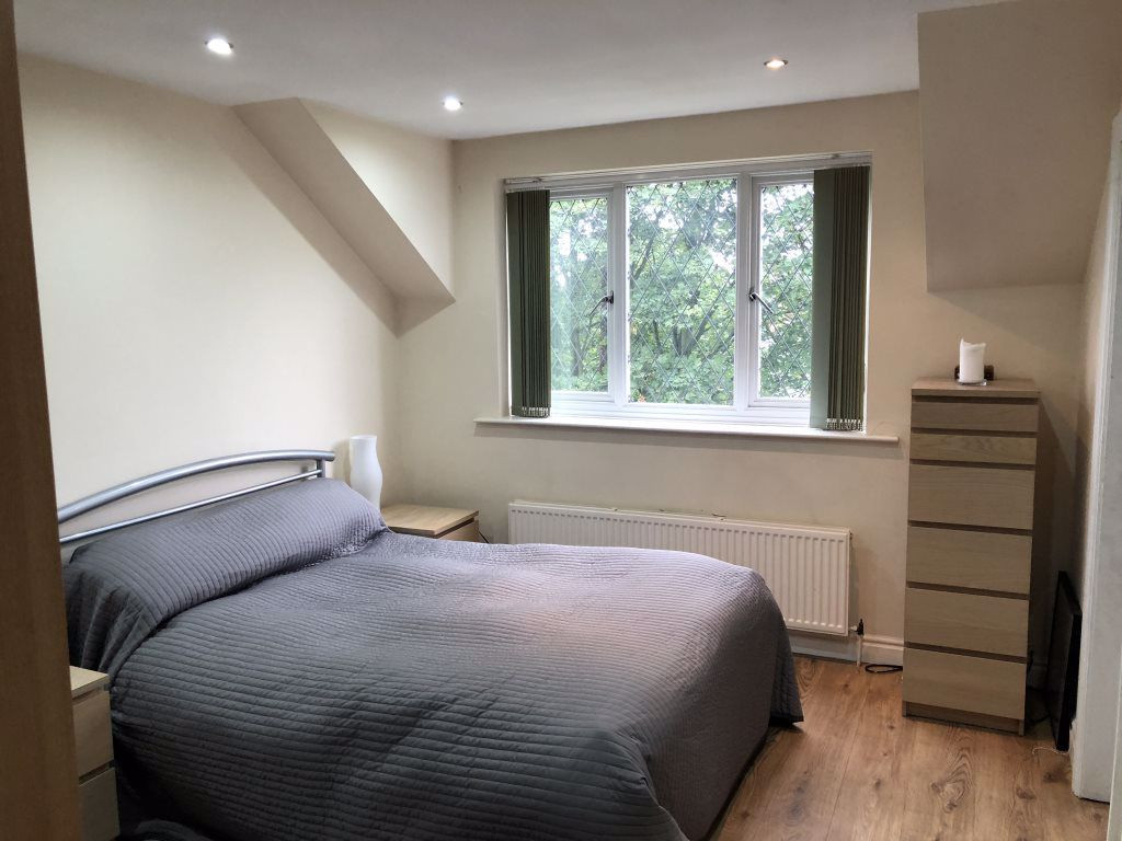2 bed student house to rent on Highthorne Court, Shadwell, LS17 8NW ...