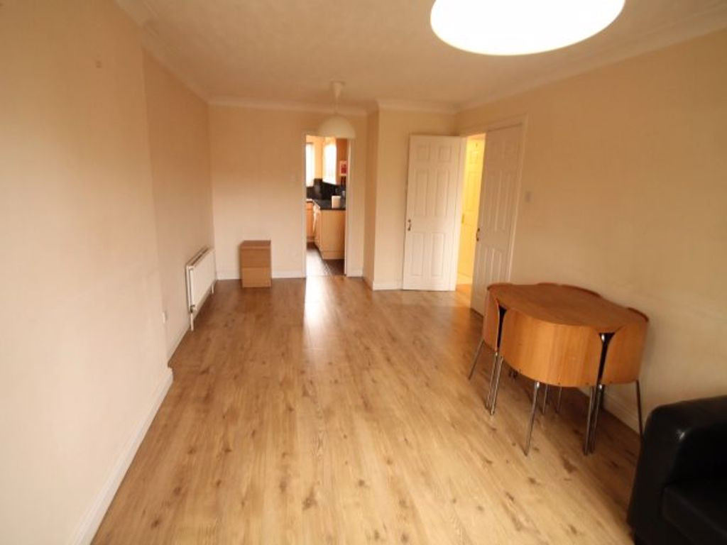 2 bed student house to rent on Highthorne Court, Shadwell, LS17 8NW ...