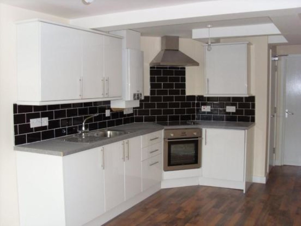 2 bed student house to rent on Portland Road, Nottingham, NG7 4HE ...