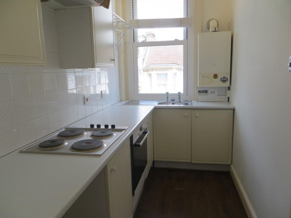 2 bed student house to rent on 1 Upper Hamilton Road, Brighton, BN1 5DF ...