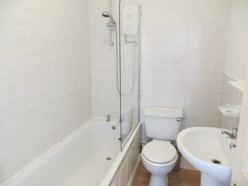 2 bed student house to rent on 1 Upper Hamilton Road, Brighton, BN1 5DF ...