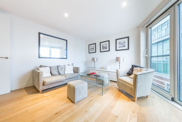 Student studio flat to rent on 4 Salamanca Place, London, SE1 7HB ...