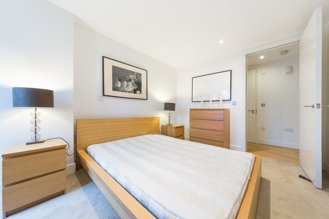 Student studio flat to rent on 4 Salamanca Place, London, SE1 7HB ...