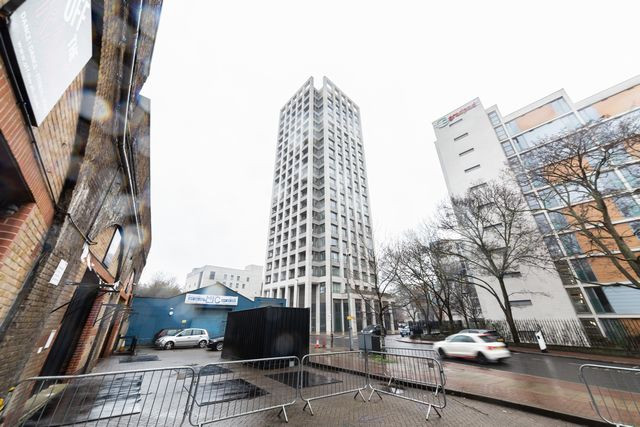 2 bed student house to rent on Duval House, London, SW11 2FR | StuRents