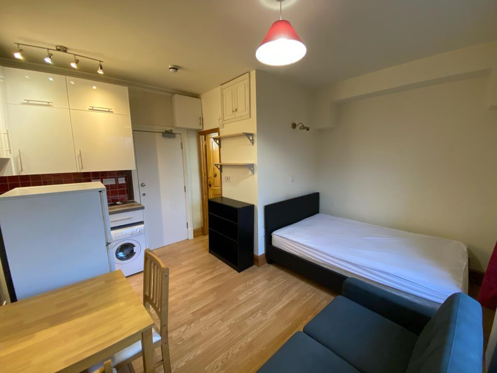 Student studio flat to rent on 4 Denmark Road, Reading, RG1 5PA | StuRents