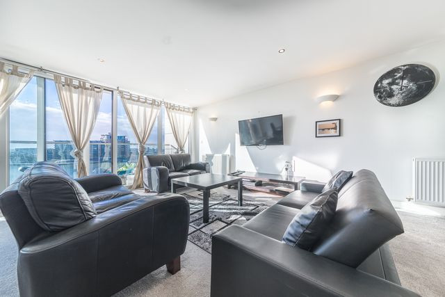 2 bed student house to rent on Adriatic Apartments, London, E16 1BS ...