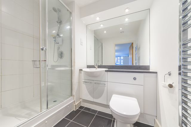 2 bed student house to rent on Adriatic Apartments, London, E16 1BS ...