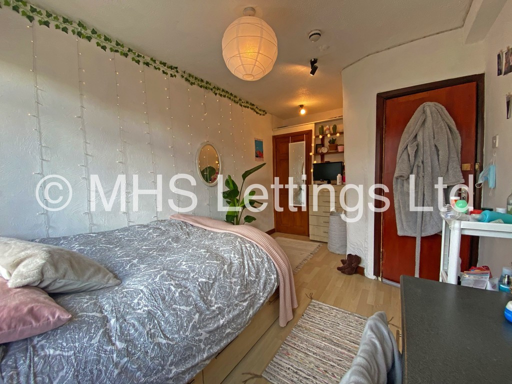 8 bed student house to rent on Manor Drive, Leeds, LS6 1DD | StuRents